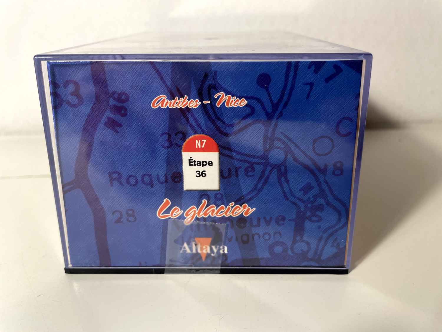 Mini pick-up beige - La Nationale 7 - la strada blu (il venditore di ...